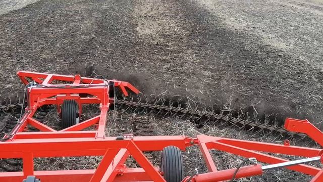 Борона ТехСпецКомплект БШГ-12-2, в работе