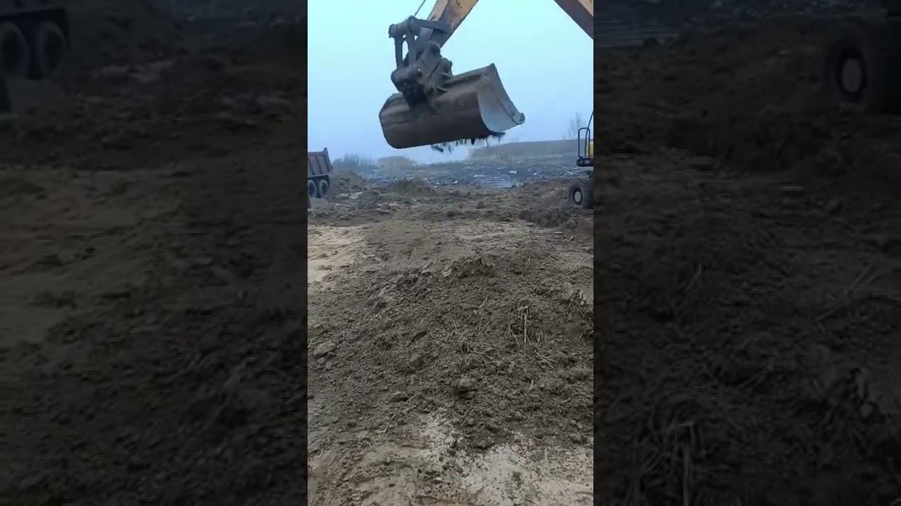 Поднимаем участок привозным грунтом.