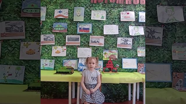 Солдатенко Анна Алексеевна, 5 лет читает стихотворение «Что такое День победы», автор Андрей Усачев