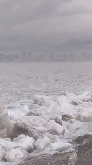 Лед тронулся! Набережная Амура 15.04.2025г.