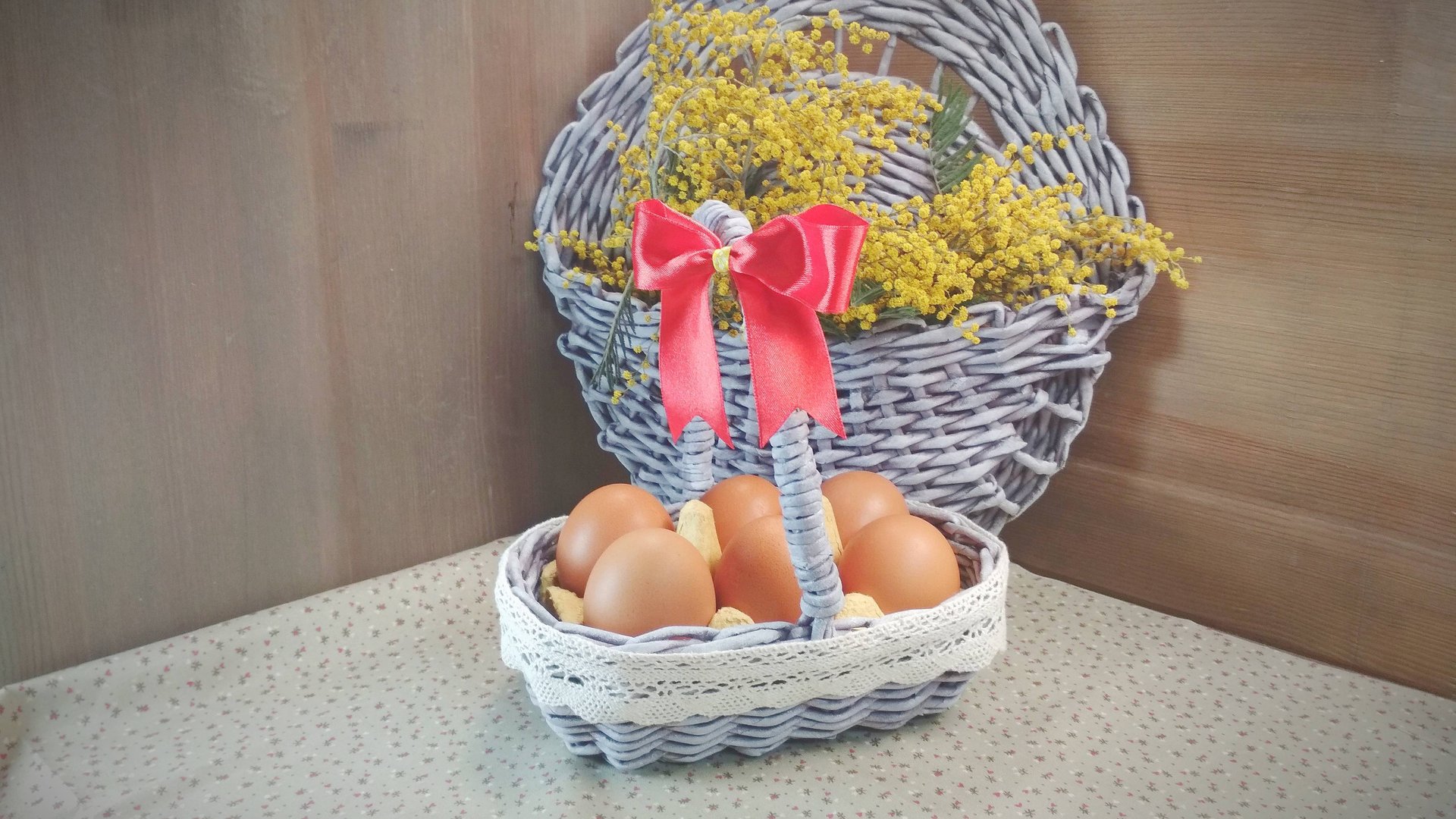 Корзинка со вставкой для пасхальных яиц своими руками.