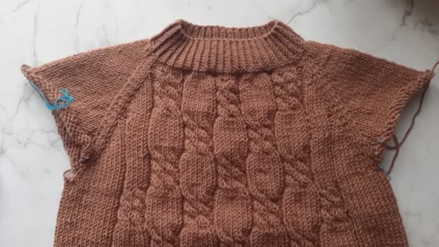 Скрещенная резинка спицами, вяжу по кругу