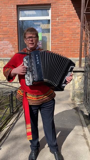 Баянист в алкогольном магазинк