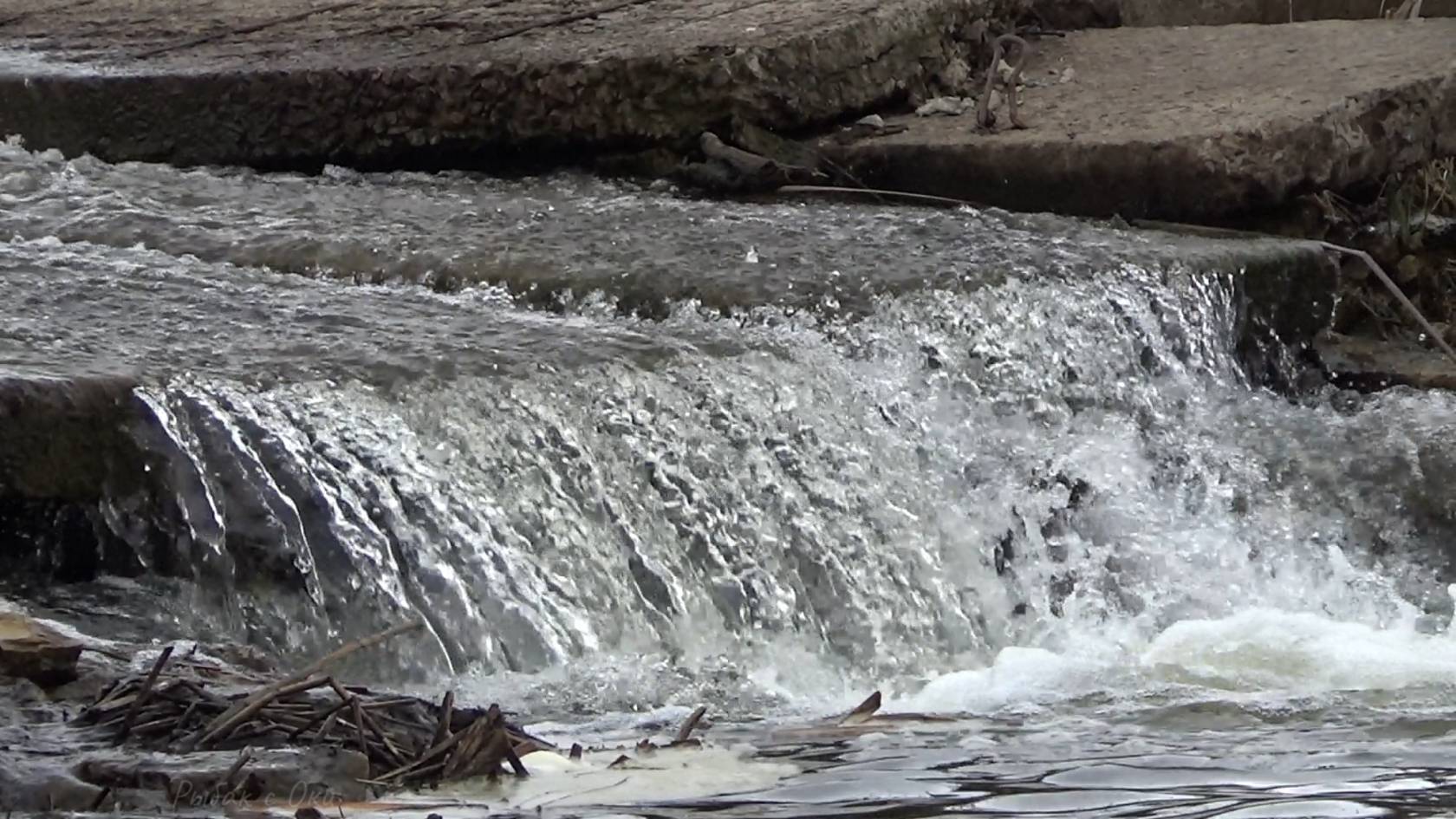 ЭТОТ ВОДОПАД полон СЮРПРИЗОВ! Рыбалка на Поплавок ВЕСНОЙ в Апреле!