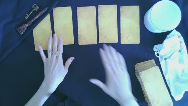 ЕСТЬ ЛИ БУДУЩЕЕ ОТНОШЕНИЙ ❓❗ ТАРО РАСКЛАД🔮🧿