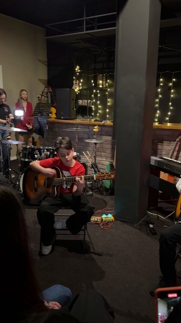 Наши ученики Беломестнов Григорий и Рязанов Александр с композицией Smells Like Teen Spirit