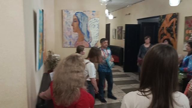 Экскурсия по выставке "К Свету" к 60-летию художника Юлии Ивановой (фрагменты)