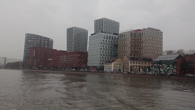 На электросудне по Москве-реке. Интерьер и пейзажи