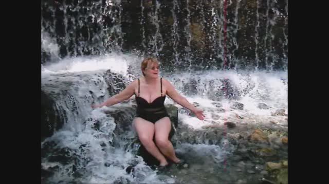 .Хайфа . Сазне . Я Под водопадом .2005 год .