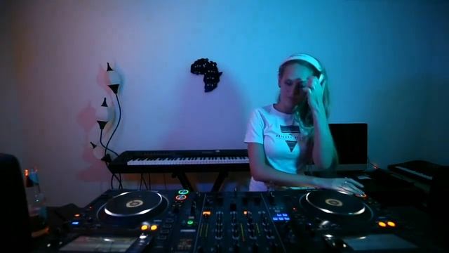 Nora En Pure @ home stream II