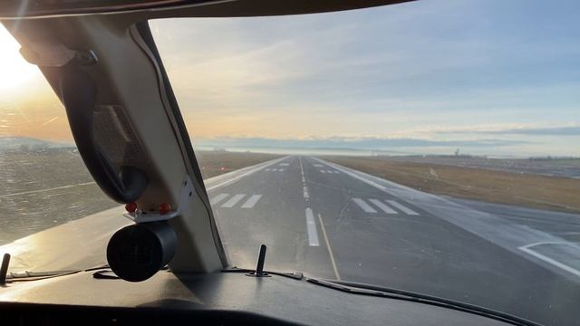 утренняя посадка на C525-CJ2 в (LOWW)