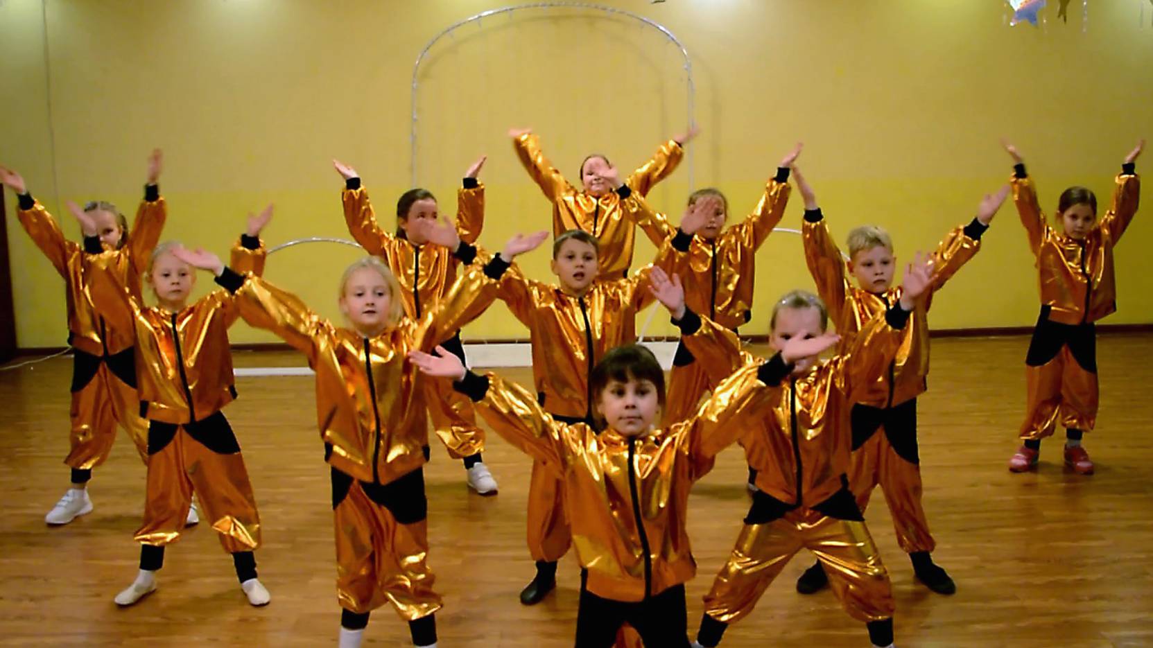 ТАНЦУЙТЕ С НАМИ