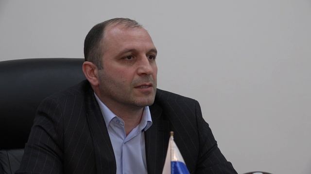 Де-факто, де-юре 160425 автор Лейла Яндиева