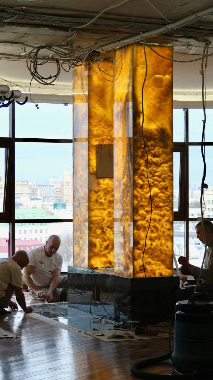 Светящиеся колонны 🔥 из итальянского оникса Terracota 👷♂️ процессы работ