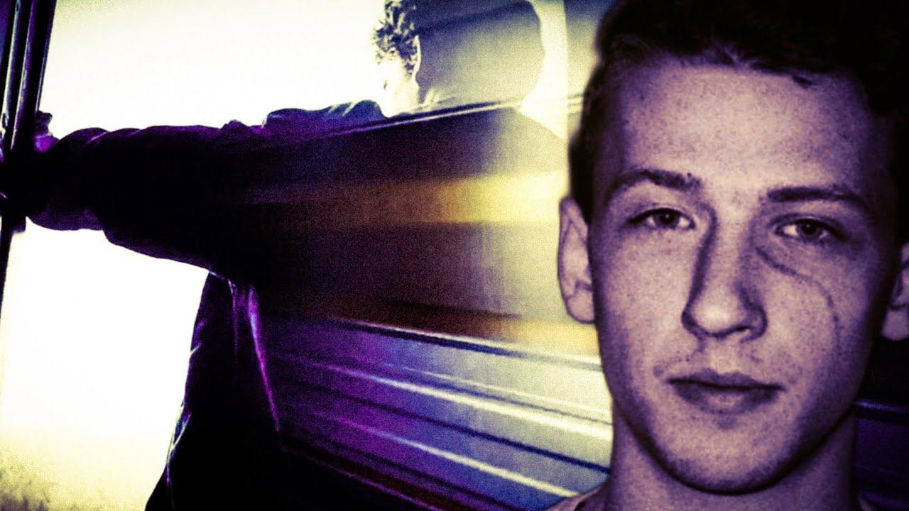 Борис Рыжий "Не черемухе в сквере..." Читает Павел Морозов