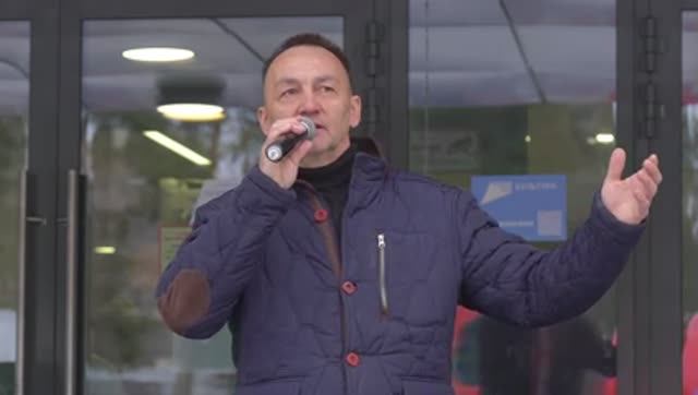 Он был первым.