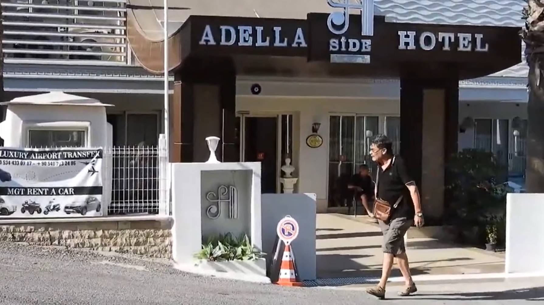 Adella Side hotel