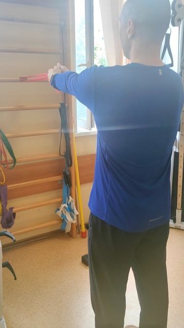 Упражнение 9 для укрепления ротаторной манжеты и стабилизации лопаток