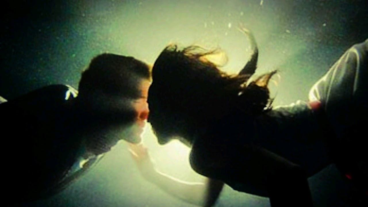 Зинаида Гиппиус "СТЕКЛО" (В стране, где всё необычайно...) Читает Павел Морозов