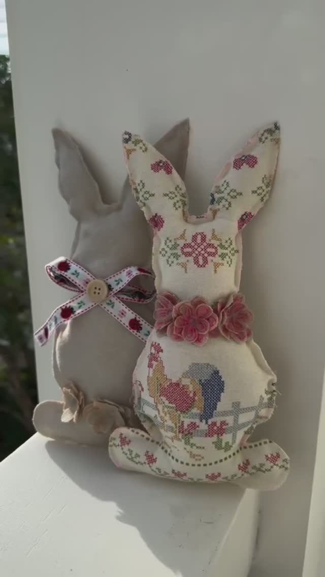 своими руками пасхальные зайцы из ткани и горячего клея 🐇