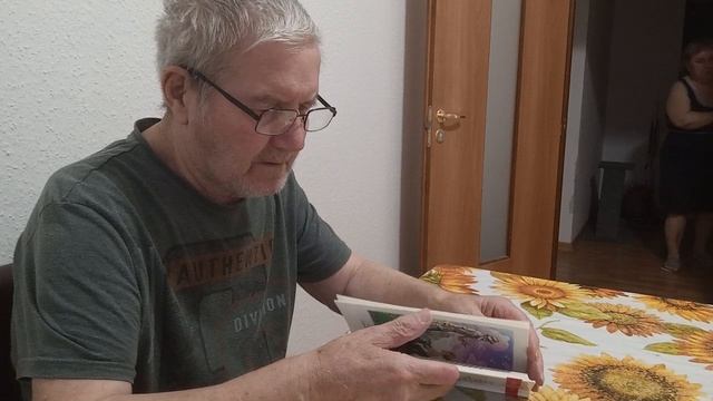 Читает следующий рассказ "Сыновья" при деменции.