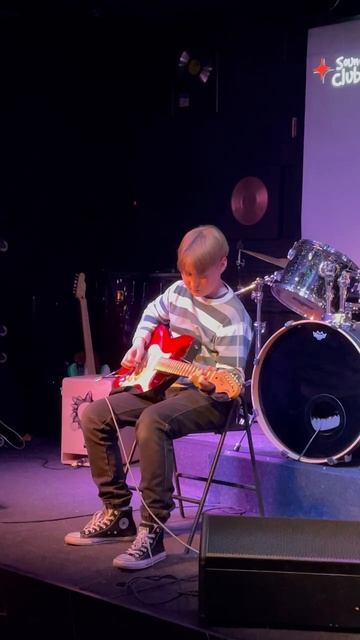 Наш ученик Шумков Глеб с композицией Californication