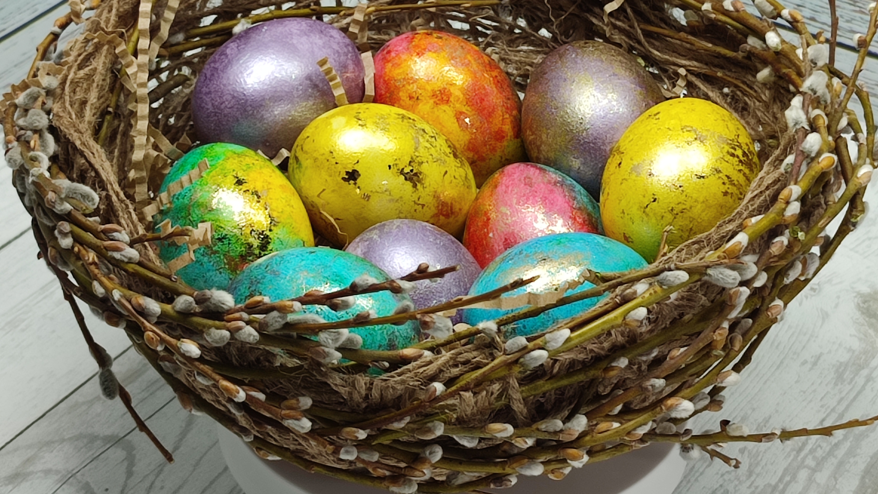 Крашу яйца пасхальным набором из Fix Price.