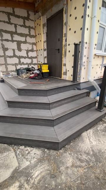 Монтаж угловых ступенек ДПК полнотелых и террасной доски.