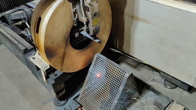 Лазерная резка уголка, черная сталь