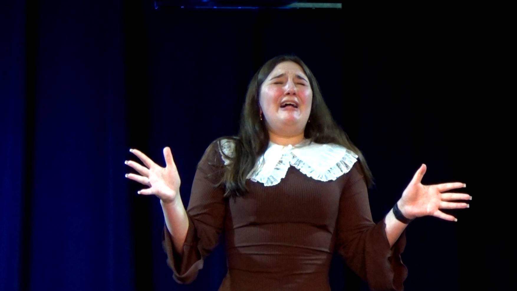 Артисты Театра-студии "Синяя птица" участвуют в конкурсе чтецов.