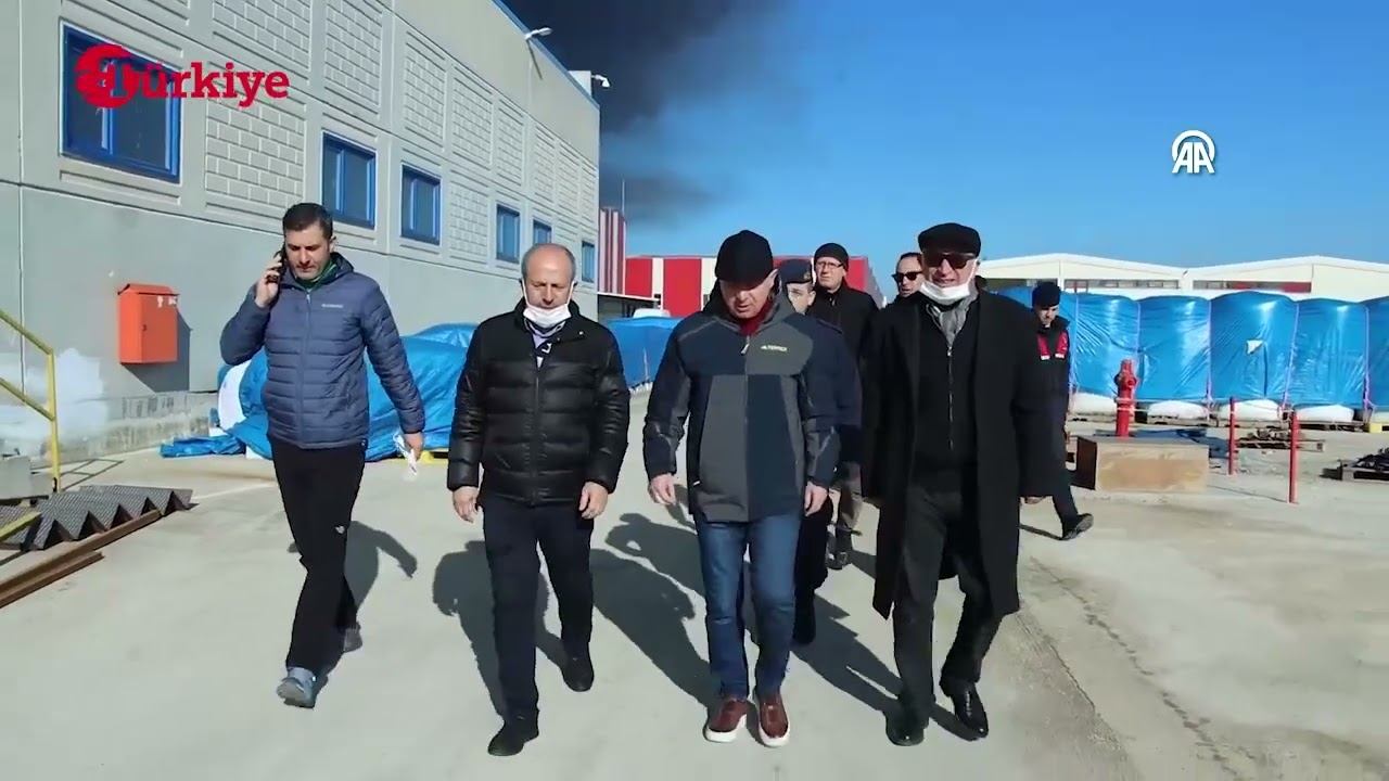 Завод по производству детских игрушек загорелся в Турции