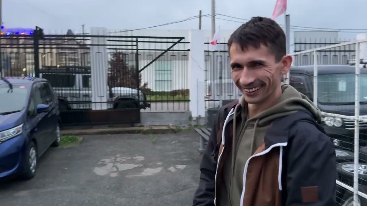 Выдаю автомобиль довольному клиенту!