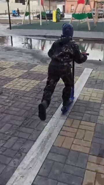Прыгаем в лужу с трамплина!