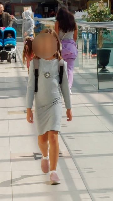 серое платье