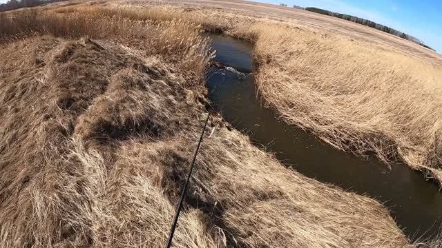РЫБАЛКА  НА СПИНИНГ.НАШЕЛ ДОМ ОТШЕЛЬНИКА)