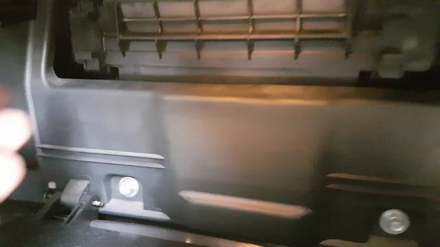 замена салонного фильтра, снятие бардачка в авто хундаи Ix55