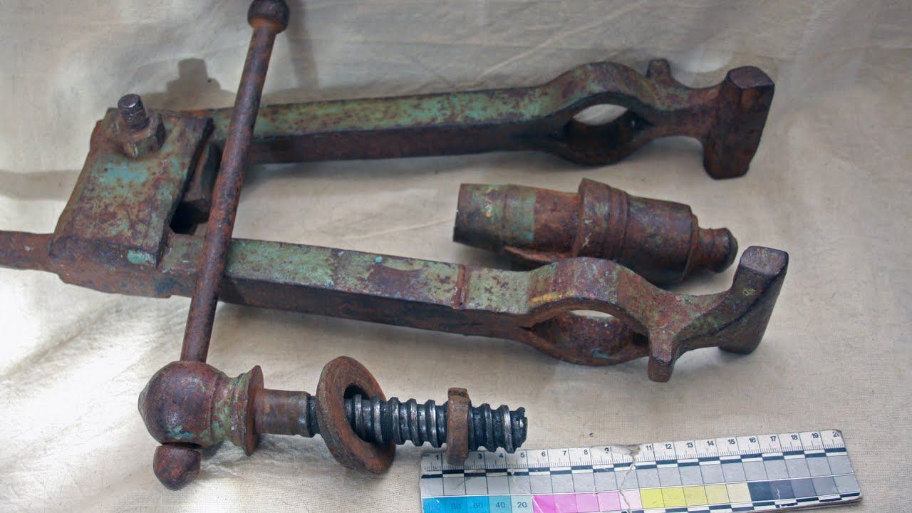 Старинные кузнечные стуловые тиски царские 19 век