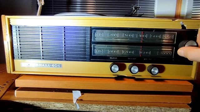 Серенада 404 транзисторная радиола из СССР и ночной обзор СВ радио эфира #oldradio