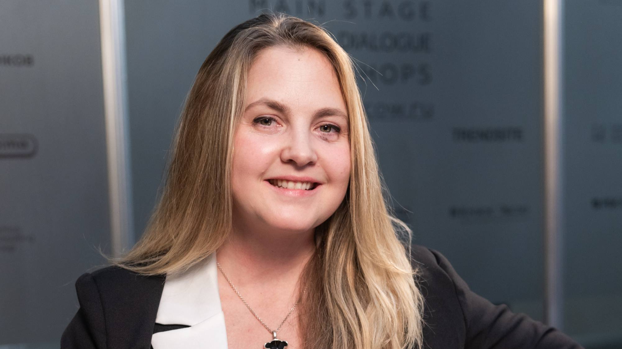 БЛИЦ-ИНТЕРВЬЮ | ВАЛЕНТИНА КУРСАНОВА, 0+ Media | Бизнес-форум RFRF на выставке дизайна и моды СРМ