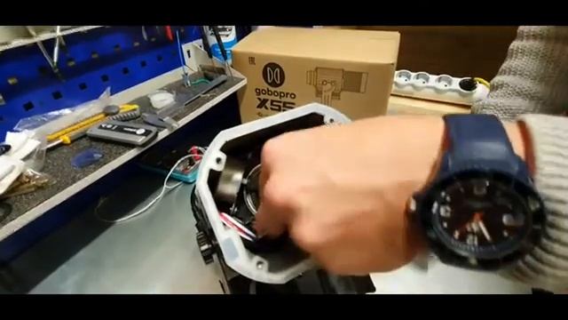 Как поменять гобо-слайд в проекторе GoboPro X55