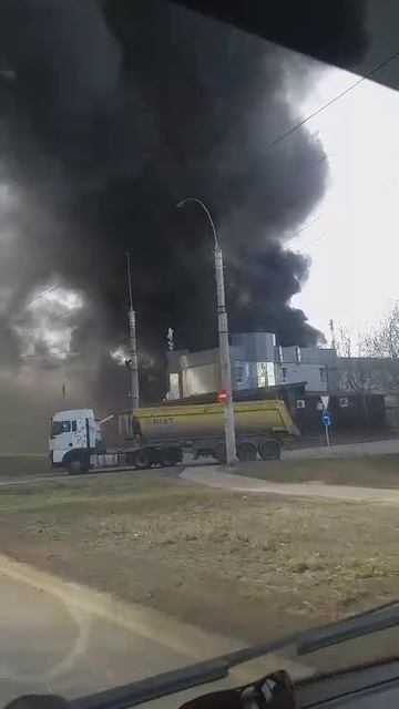 В Вологде горит мусор на окружном шоссе