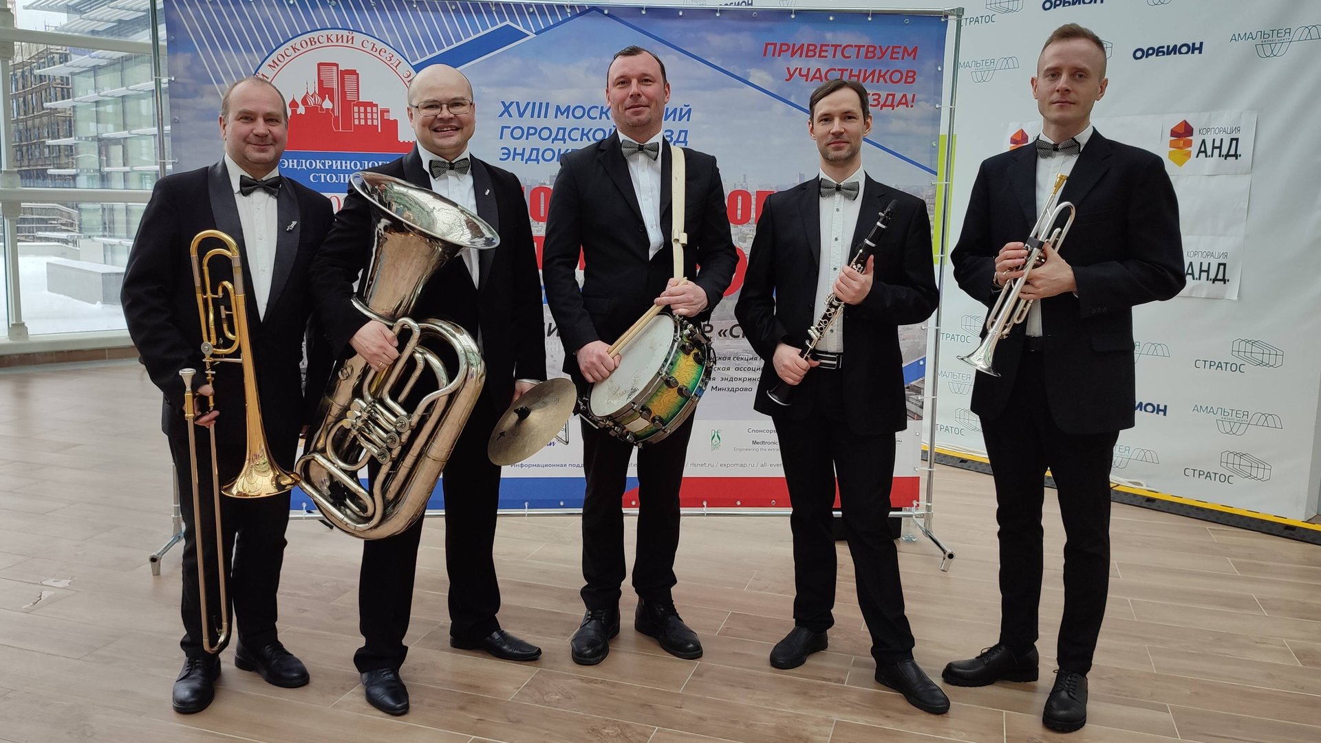 песня "Маруся" из фильма "Иван Васильевич меняет профессию" - духовой оркестр