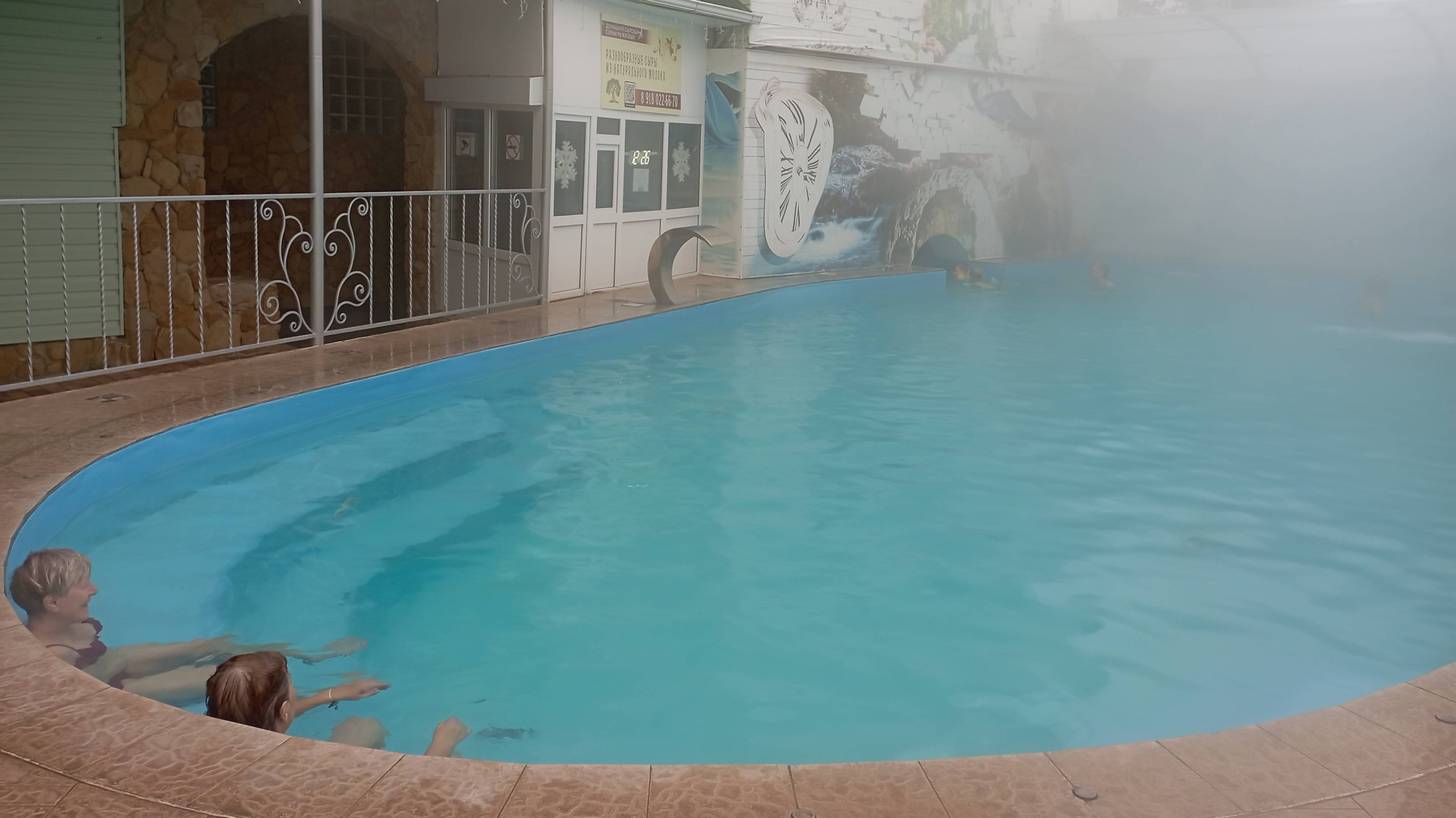 Коралл Фэмэли — уютный бассейн, мощные пузыри и немного хлорки. Поселок Мостовской