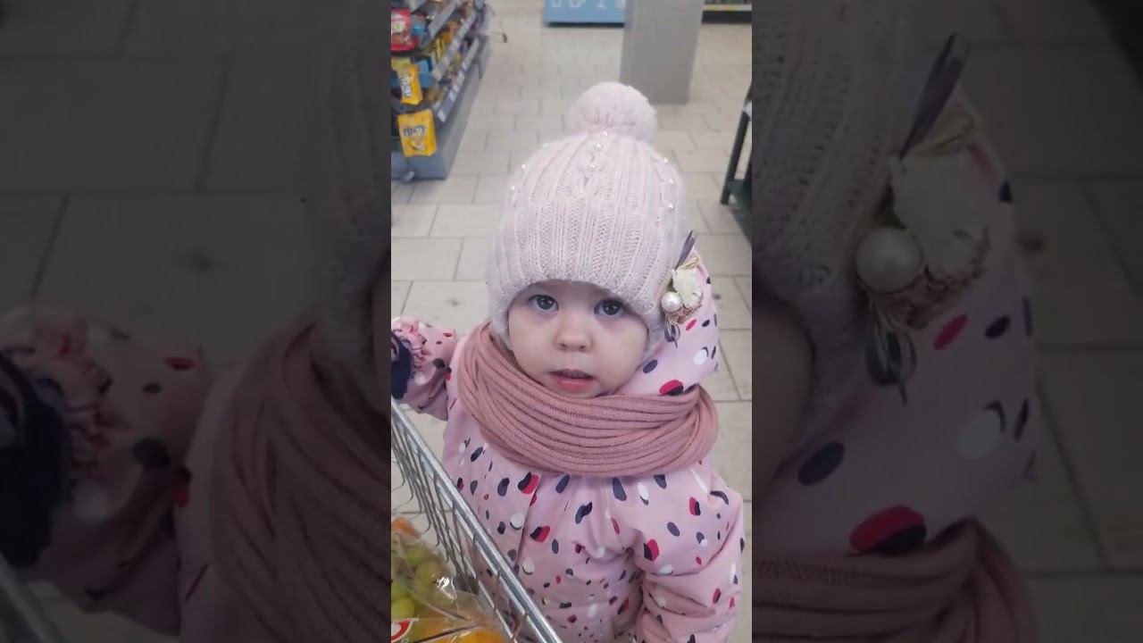 Закупки на праздничный стол. Главная помощница