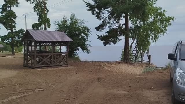 Пляж в посёлке при ж/д станции Ладожское Озеро, Ленинградская область, июль 2024.