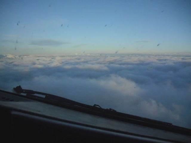 над облаками на B757