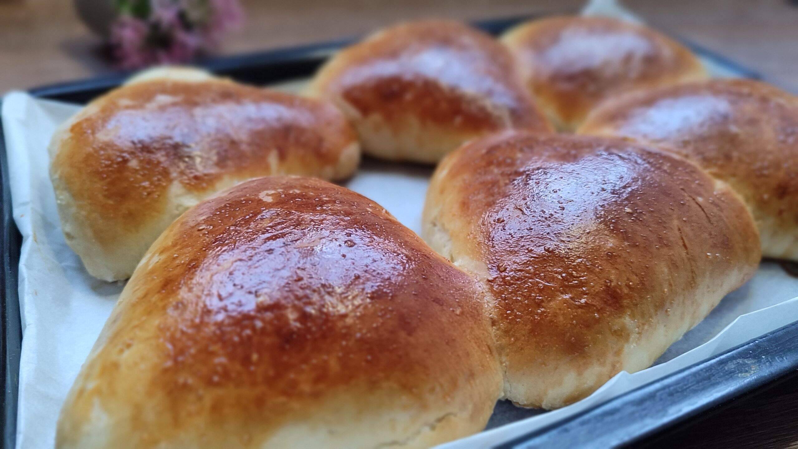 Пирожки с капустой и грибами из дрожжевого теста в духовке. Тесто на молоке как пух!