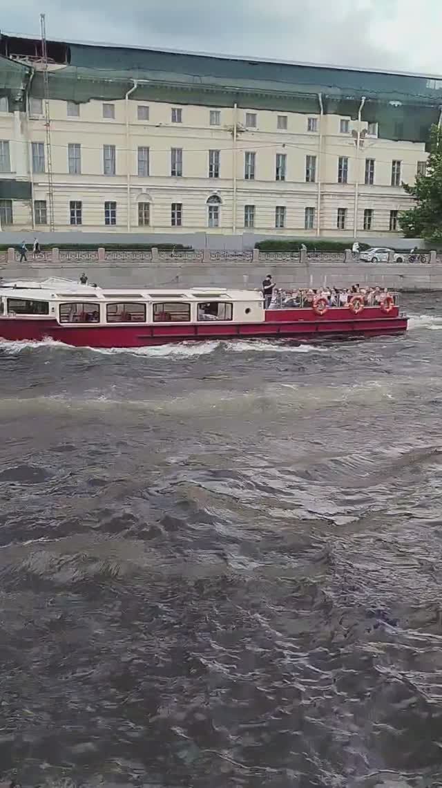 Корабли-кораблики в городе на Неве. Санкт-Петербург, июль 2024