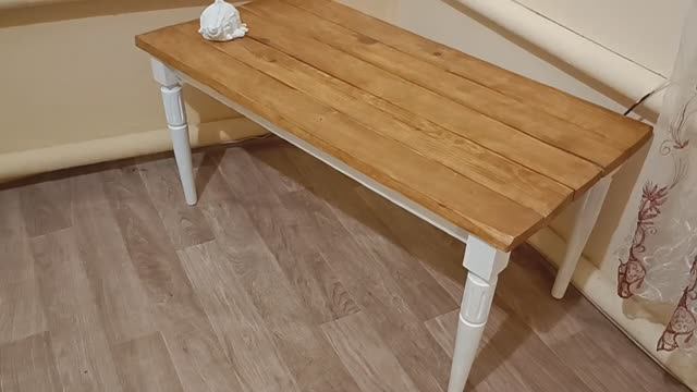 Сделала журнальный столик своими руками из хлама: ножки с мусорки, подстолье из сарая, столешница с