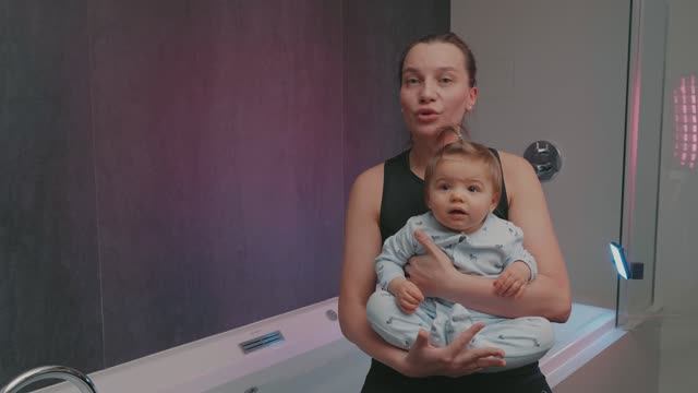 Уроки. Купание младенцев 
2 камеры + доп свет